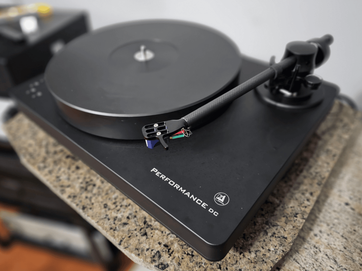 Clearaudio Performance DC AiR Turntable with Tracer Tonarm - High End ...